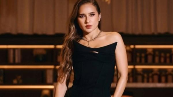 In a Bold Black Dress.. Nelly Karim Stuns on Instagram and Begins “Ala ...