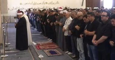 Hamada Helal Breaks Down in Tears at Hany Shaker’s Funeral